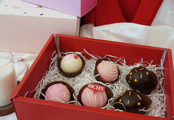 เค้กทุบครีมนม & มิลค์บอลบอม ( Milk Smash Cake & Milk Chocolate Ball Bomb ) - DK BakeryMart